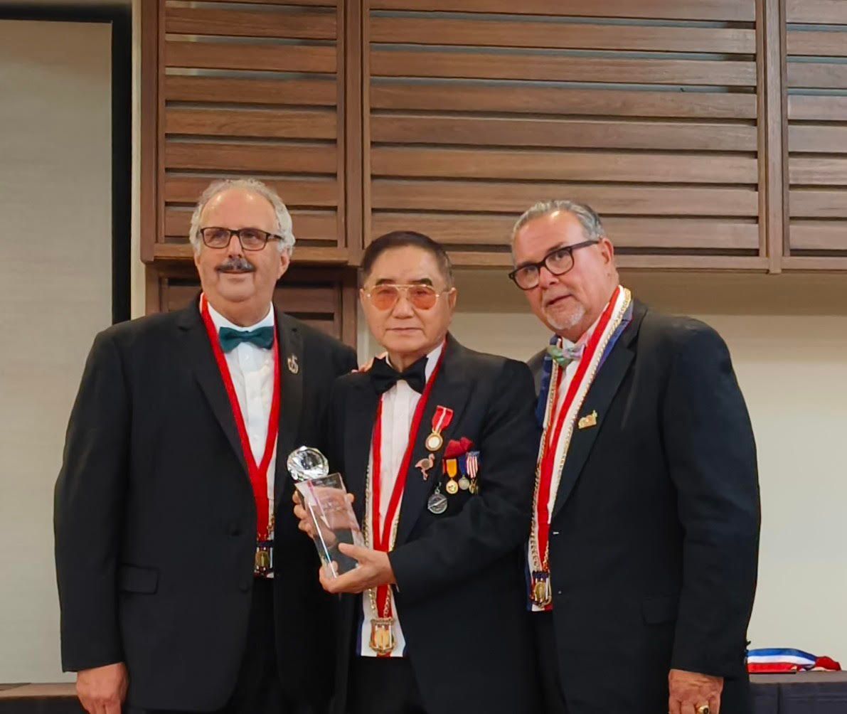 司威立教授荣获 Larry Conti成就奖 成为首位亚洲裔得主